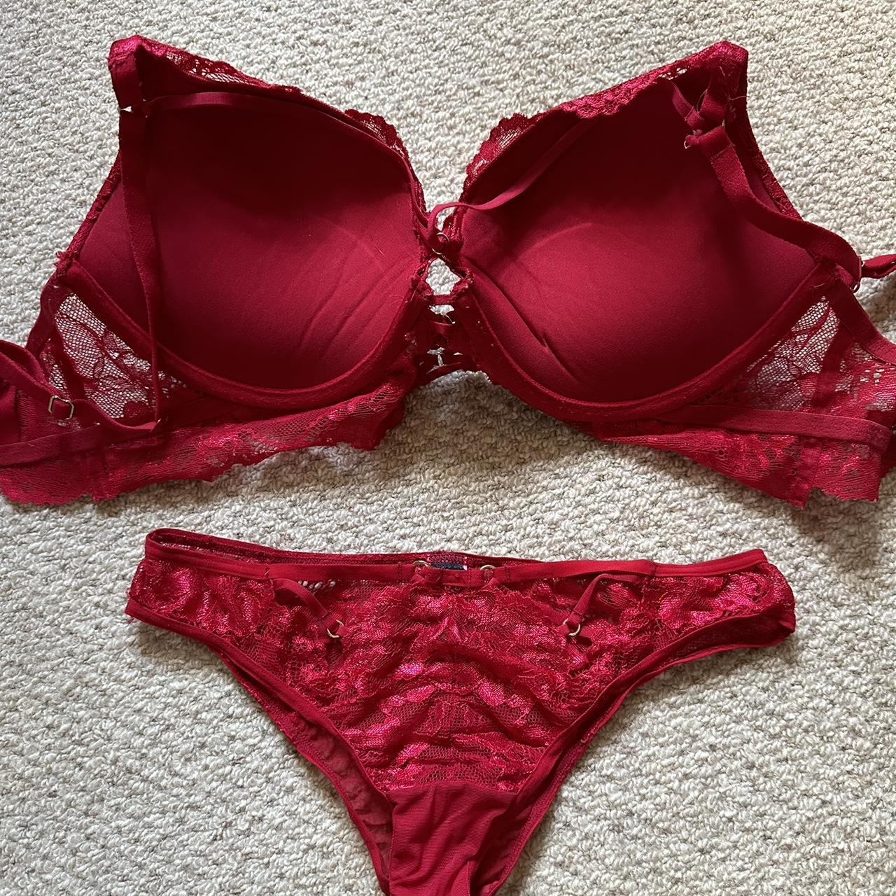 Red lace La senza lingerie set 32D small bottoms - Depop