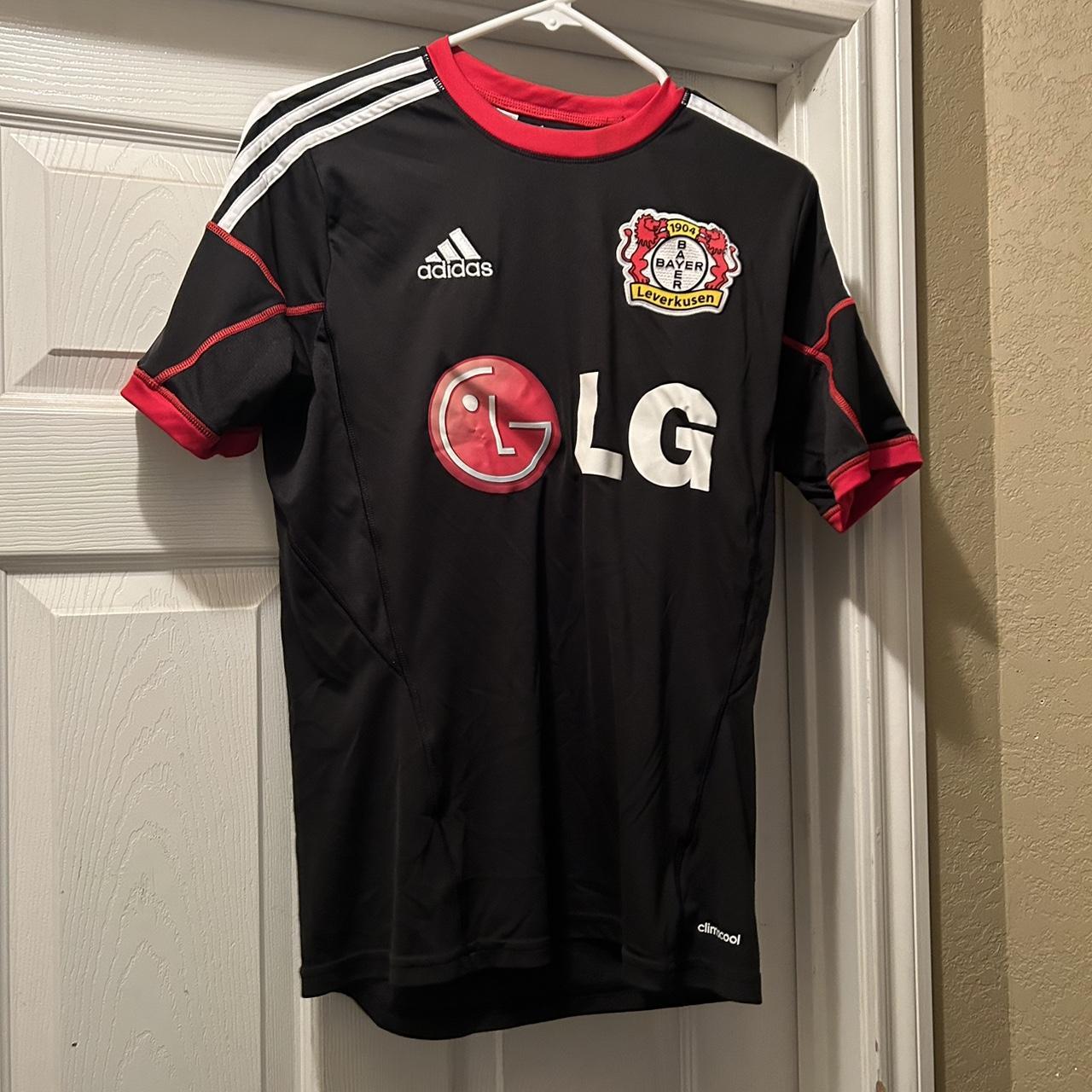 Black Bayern Munich t shirt says XL but wears more... - Depop