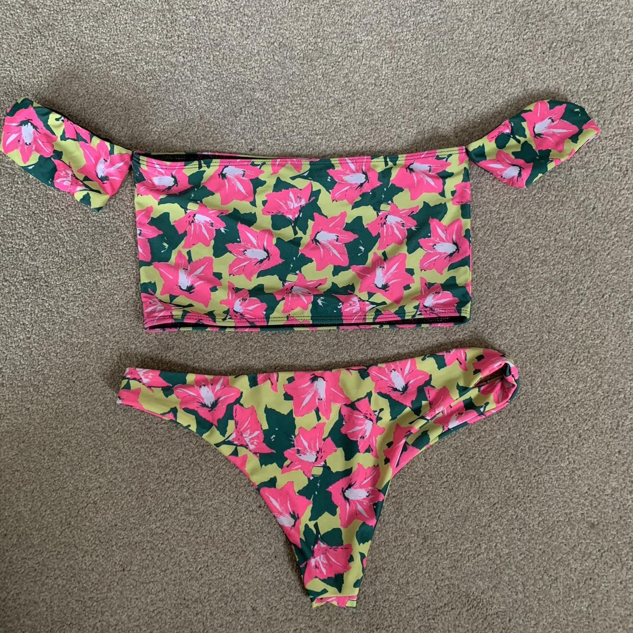 Beach Riot Bikini Set Size M VGC, worn few... - Depop