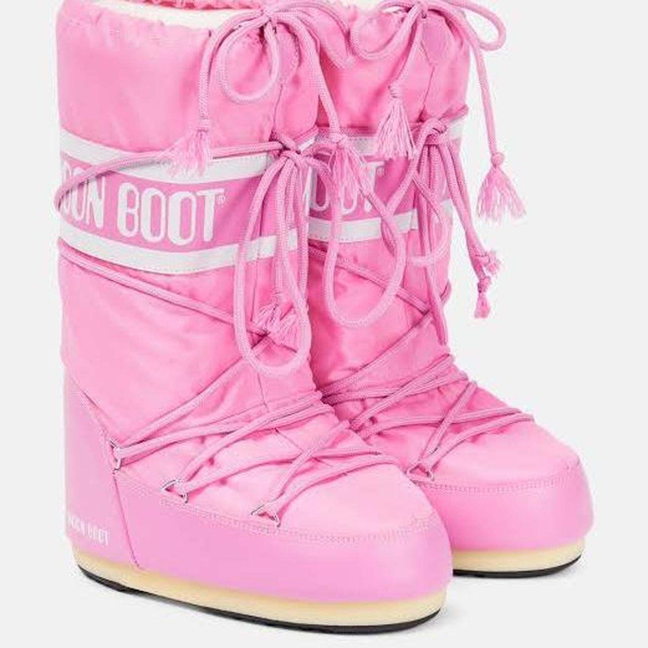 Moon boot pink snow boots - Depop