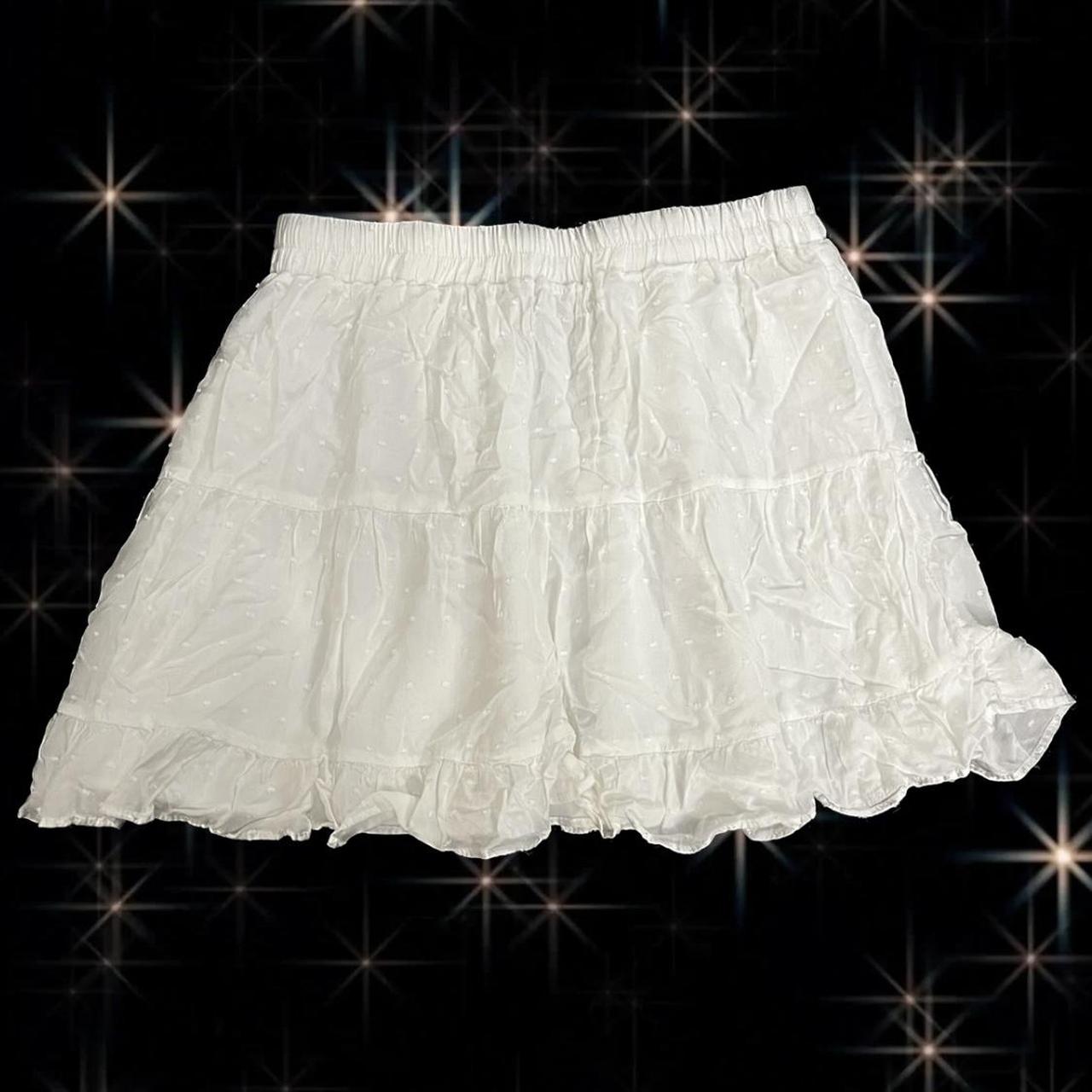 🤍white flowy mini skirt🤍 ☆ sized as a medium but... - Depop