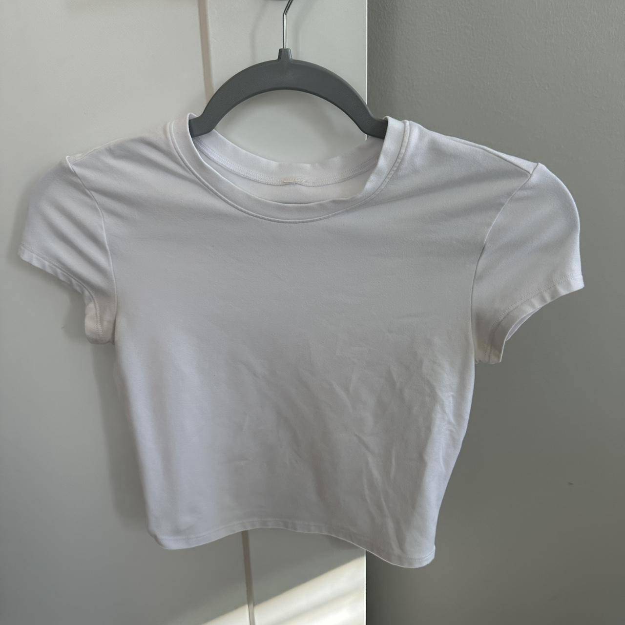 White Crop T shirt Alo Size xs (Discolored underarm) | Depop