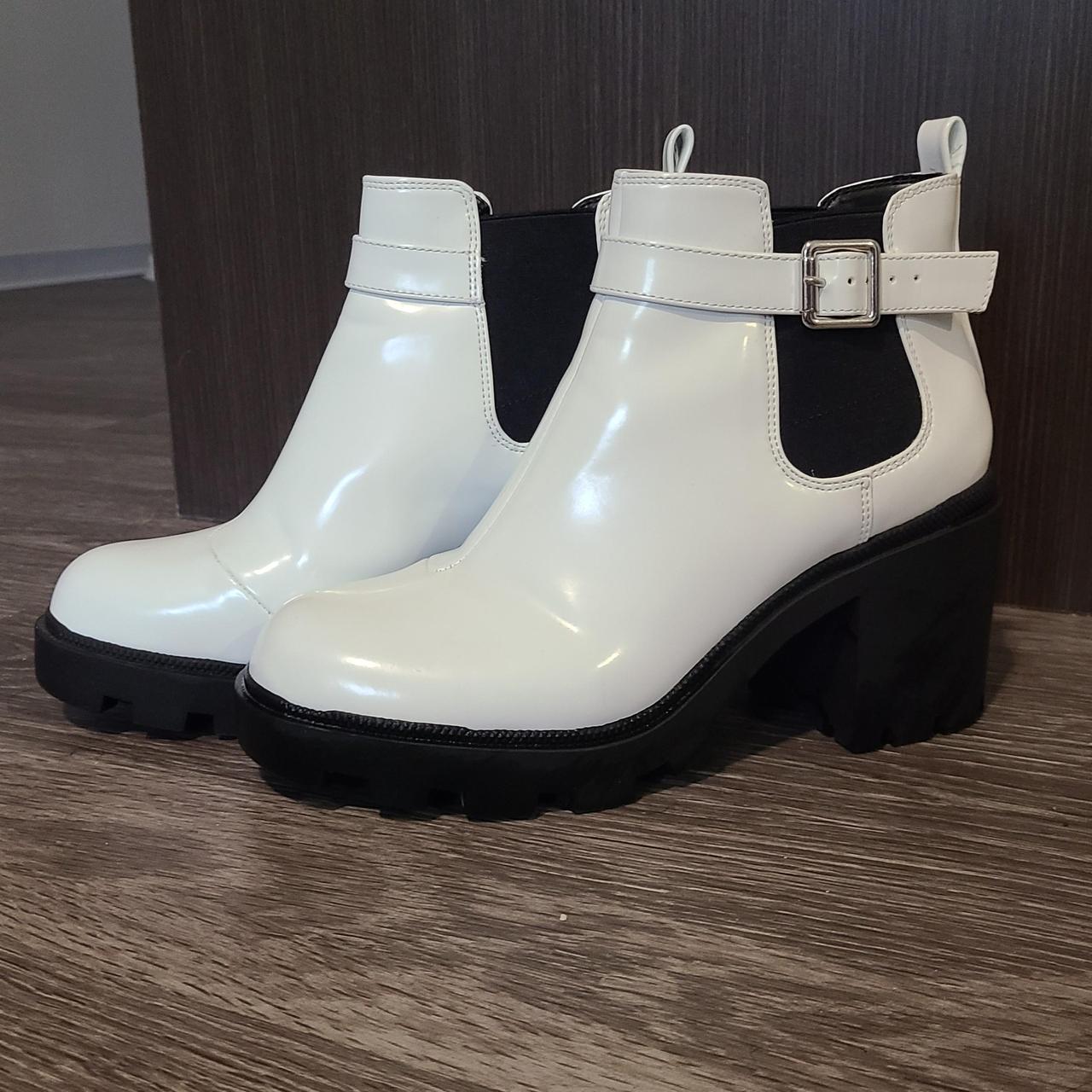 Women's Black and White Boots | Depop