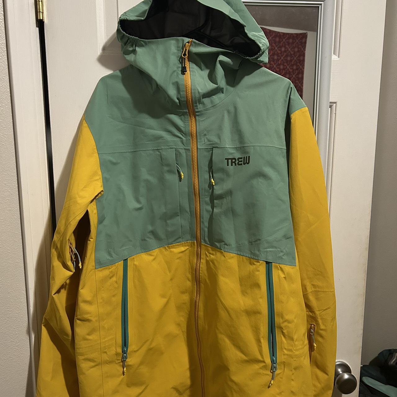 Trew snowboarding jacket worn twice too big for... - Depop