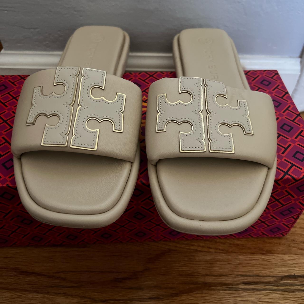 Tory Burch Women's Cream and Gold Slides | Depop