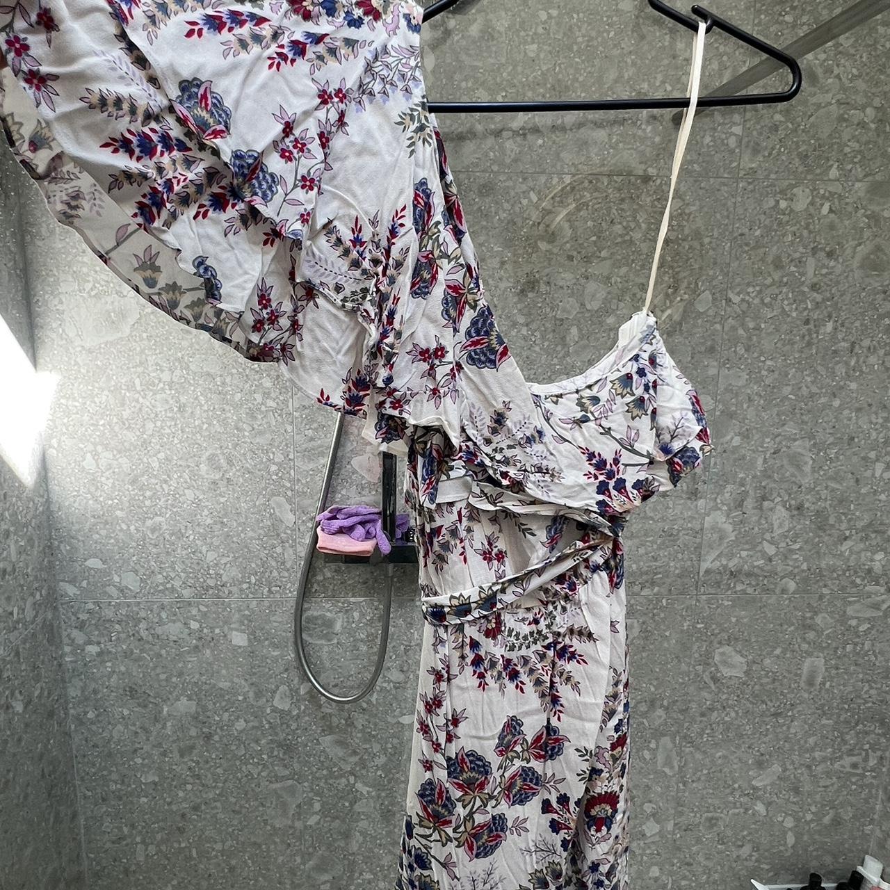 Beautiful one shoulder floral dress by Tiger Lily... - Depop