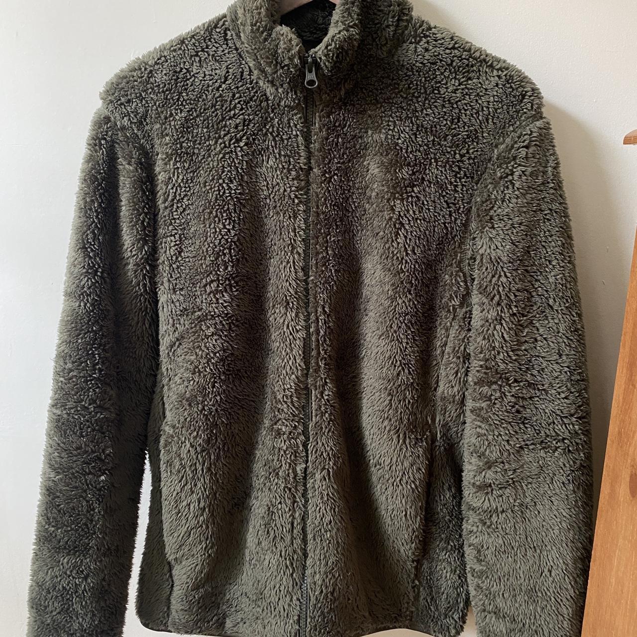 Uniqlo fluffy warm jacket size small green - Depop
