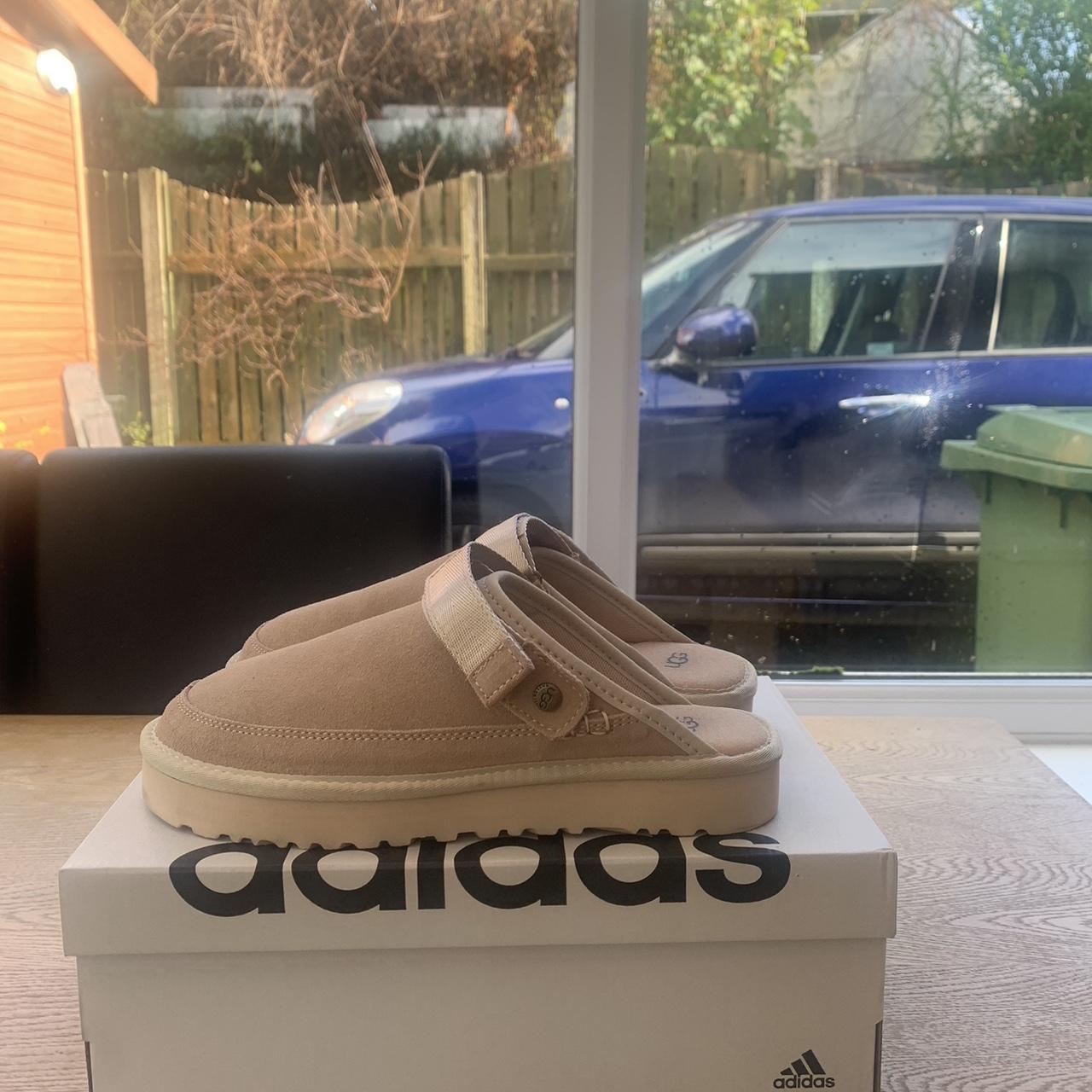 Cream uggs sliders - Depop