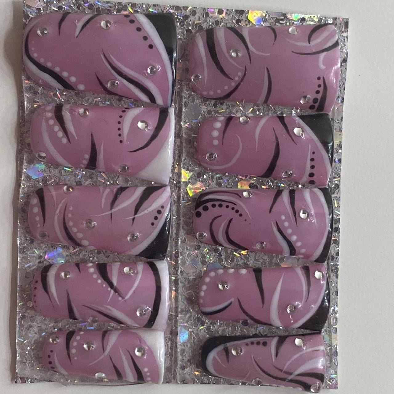 2000s line art designs... - Depop