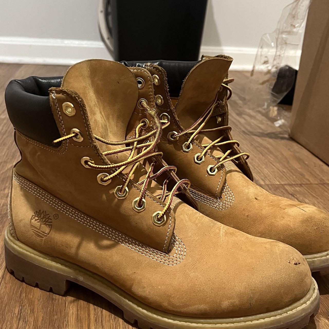 Timberlands size 9 messed up shoe string on the left... - Depop