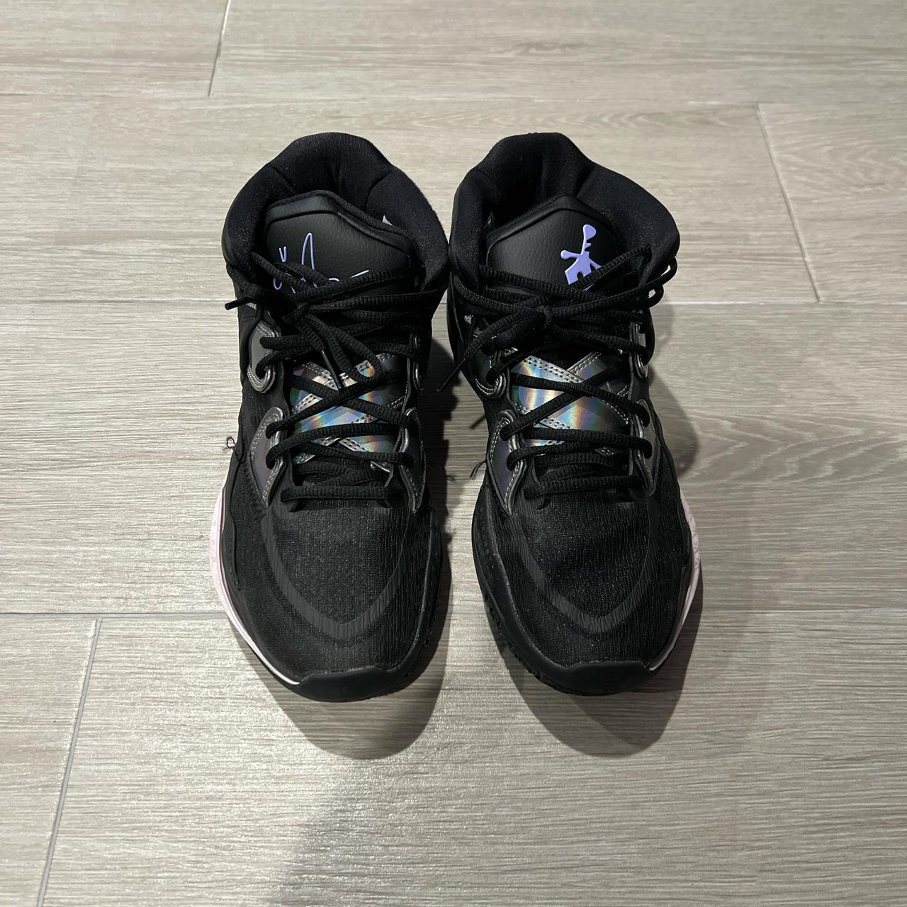 kyrie infinity black metallic silver - Depop