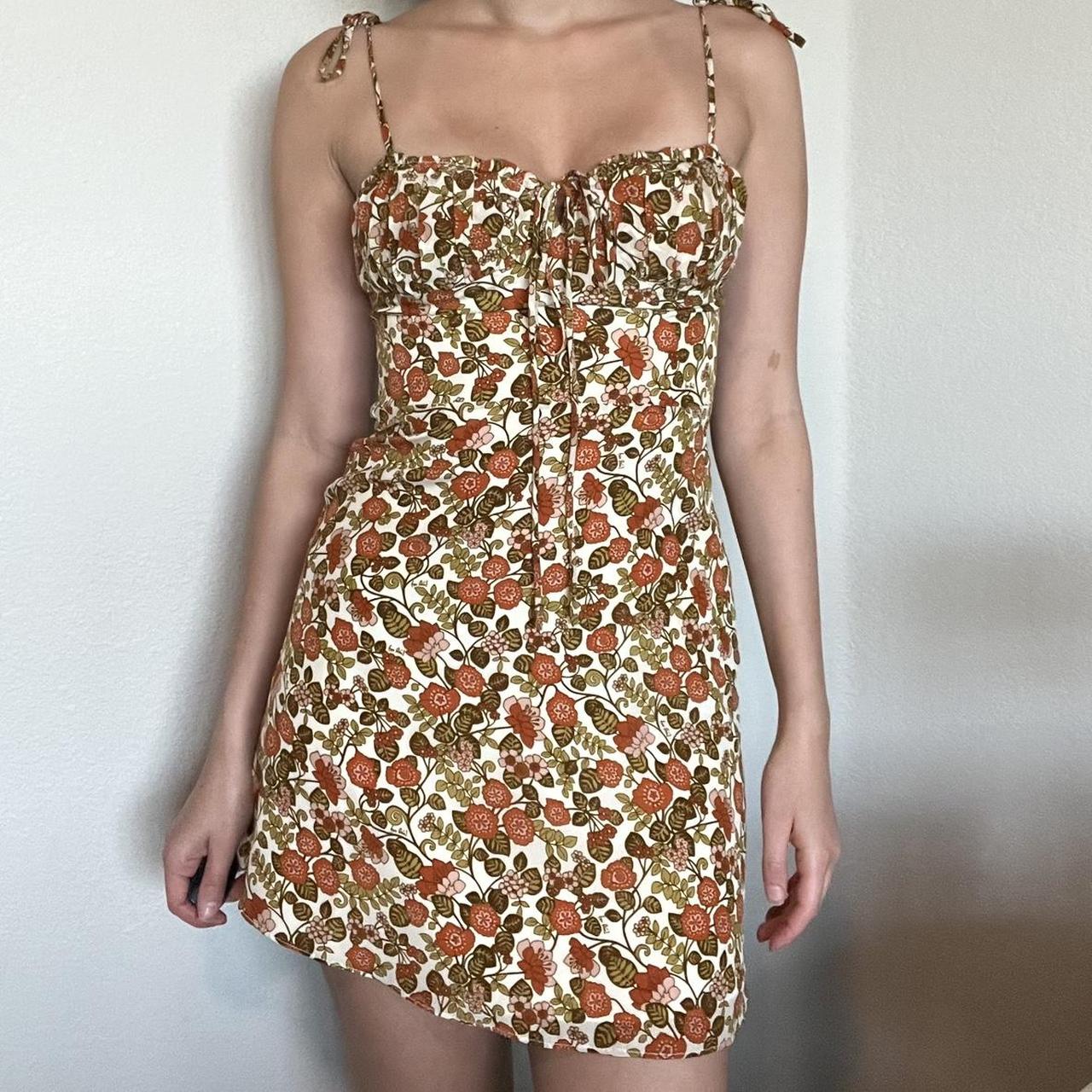 REALISATION PAR DEVON DRESS IN 70’s FLORAL IN XS... - Depop