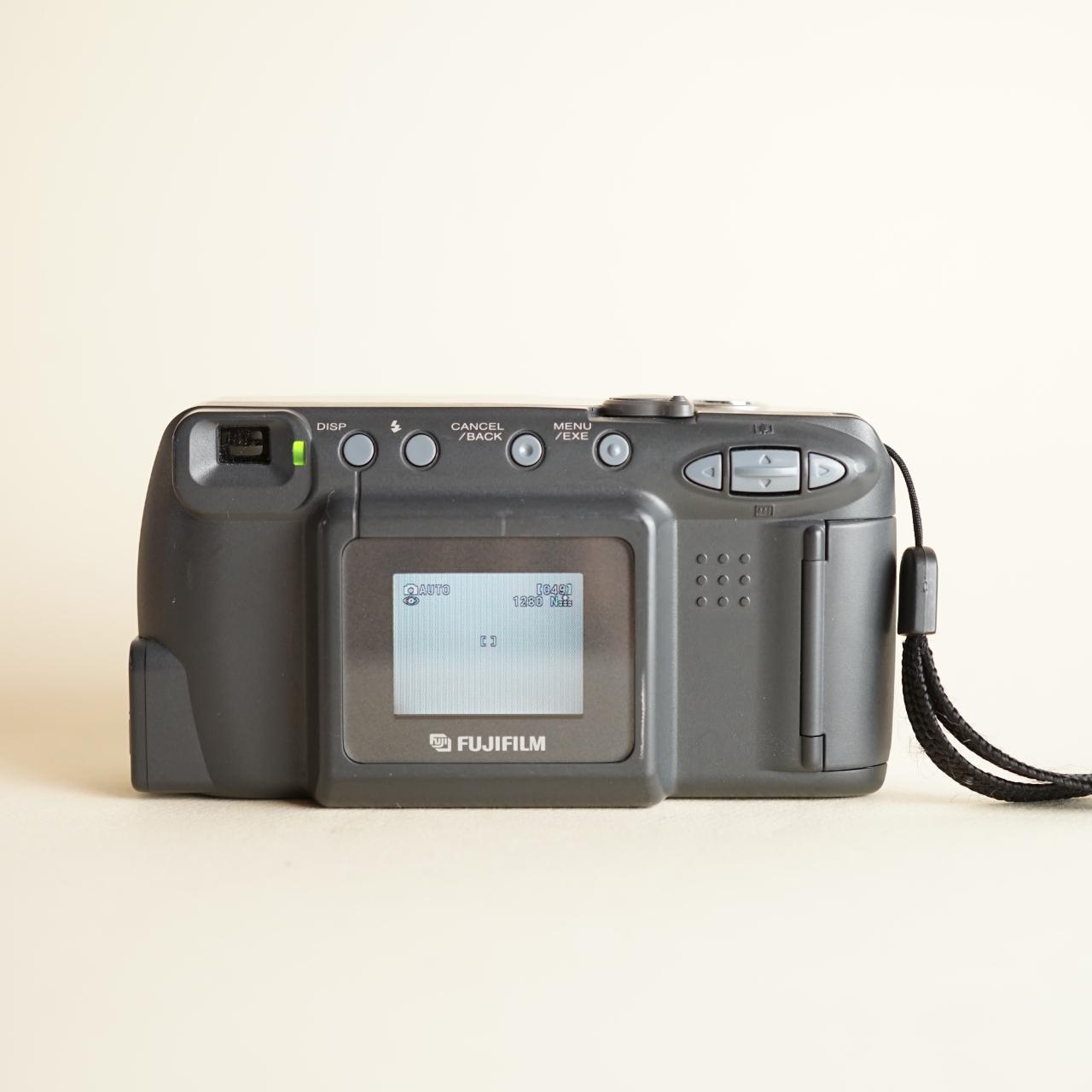 Fujifilm FinePix 1400 Zoom Digital Camera | 1.3MP |... - Depop