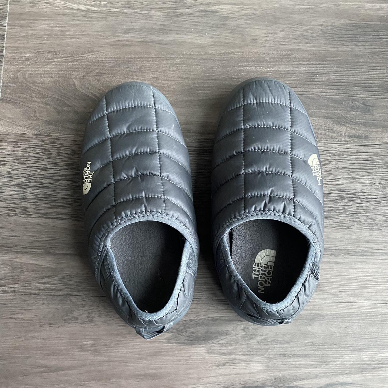 north face puffer inside shoe size 5 - Depop