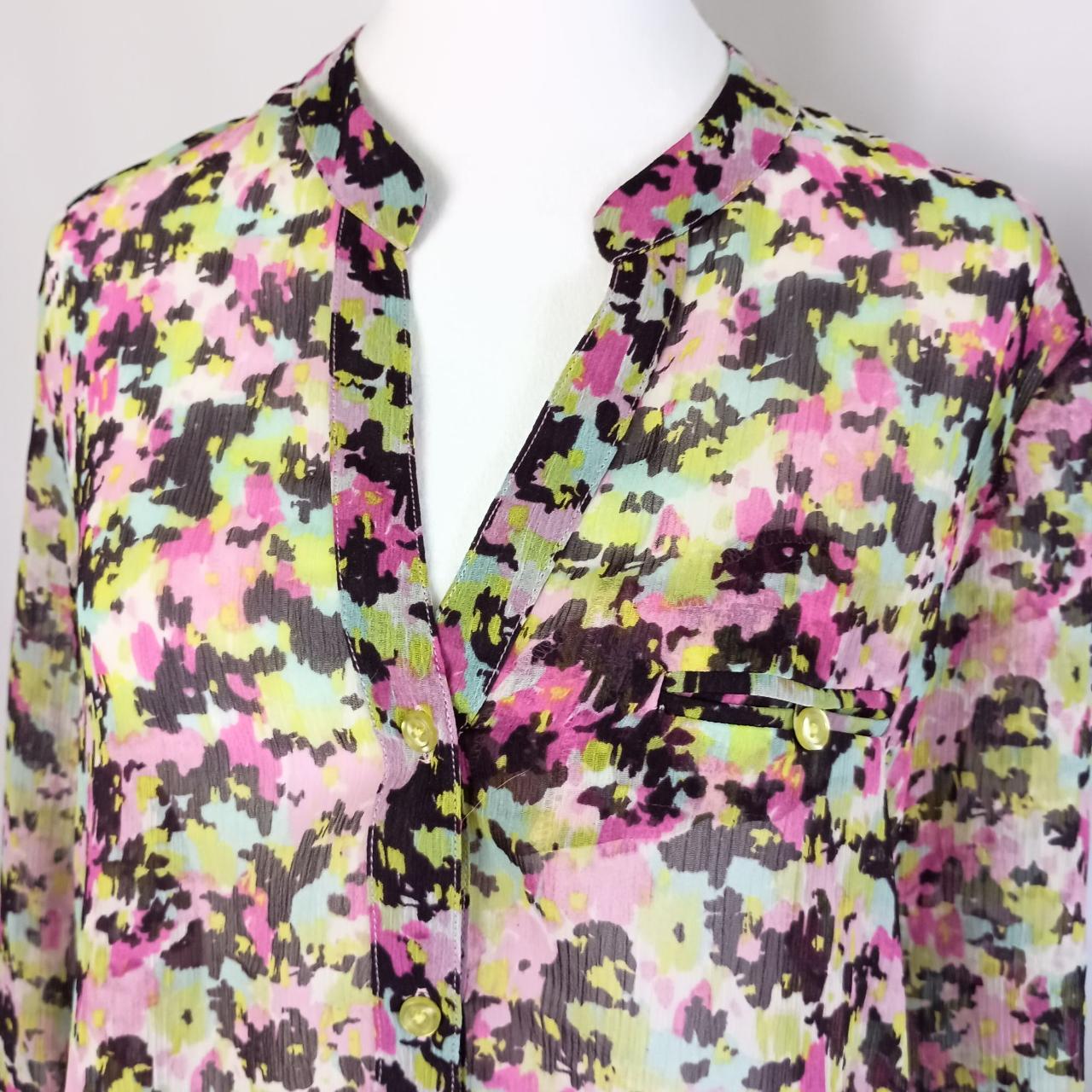 The Kut From the Kloth Jasmine top is a versatile... - Depop