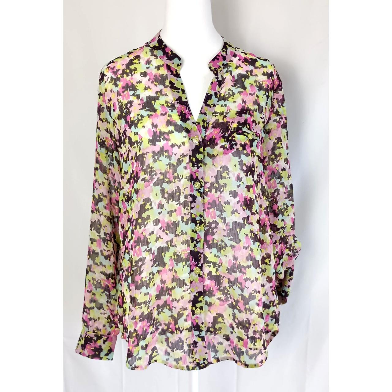 The Kut From the Kloth Jasmine top is a versatile... - Depop