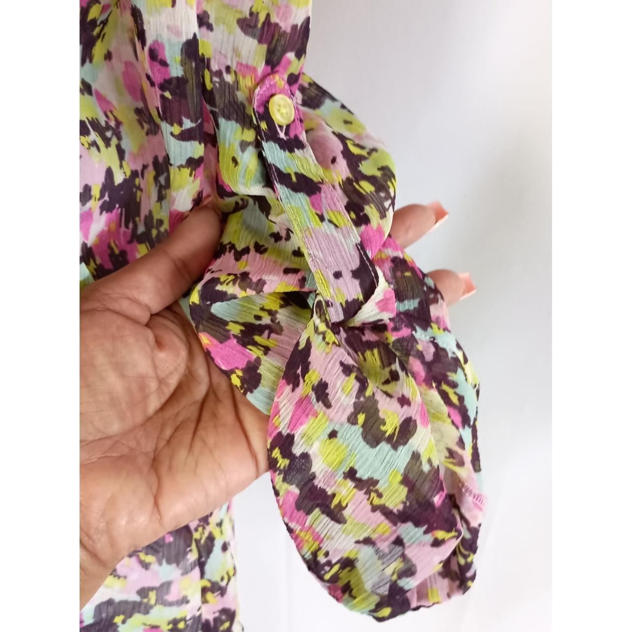 The Kut From the Kloth Jasmine top is a versatile... - Depop