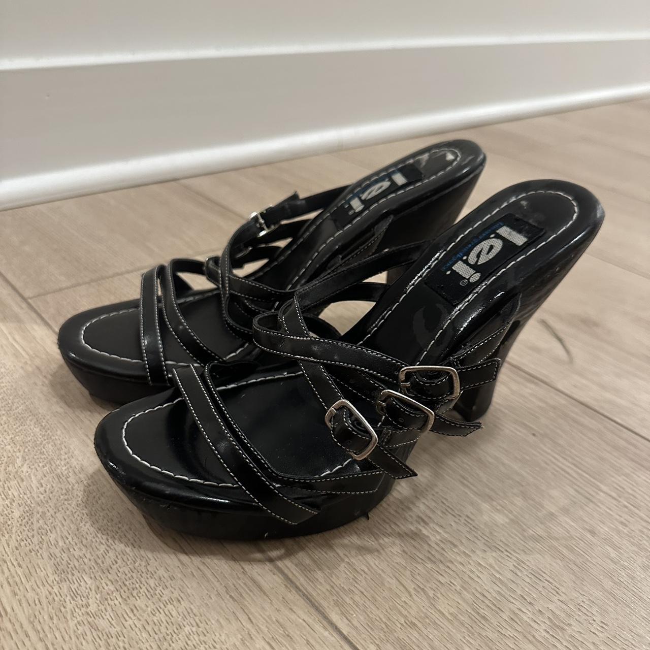 l.e.i. 2000s chunky sandal! 💄 - Depop