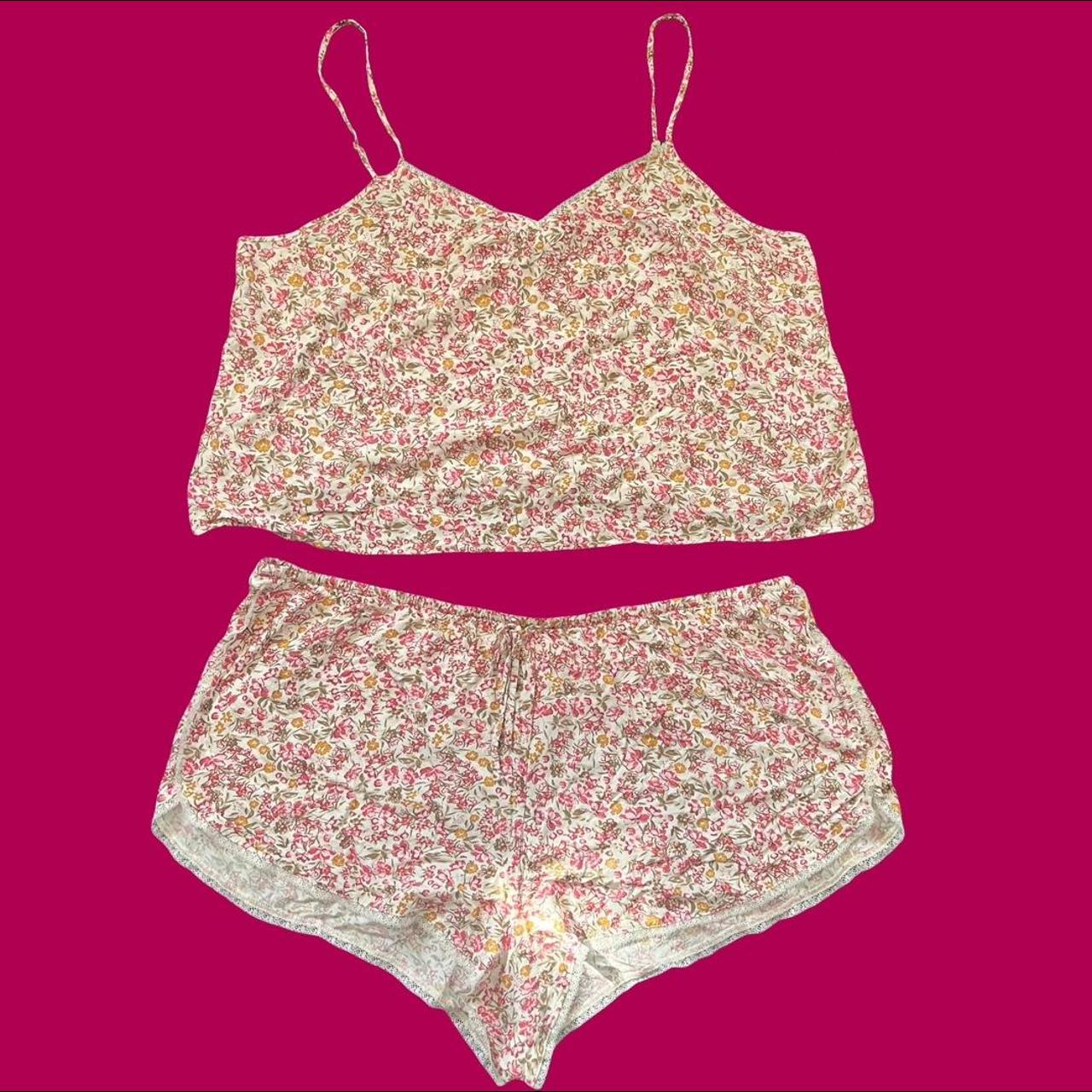 XL floral print pattern pajamas set with lace. In... - Depop