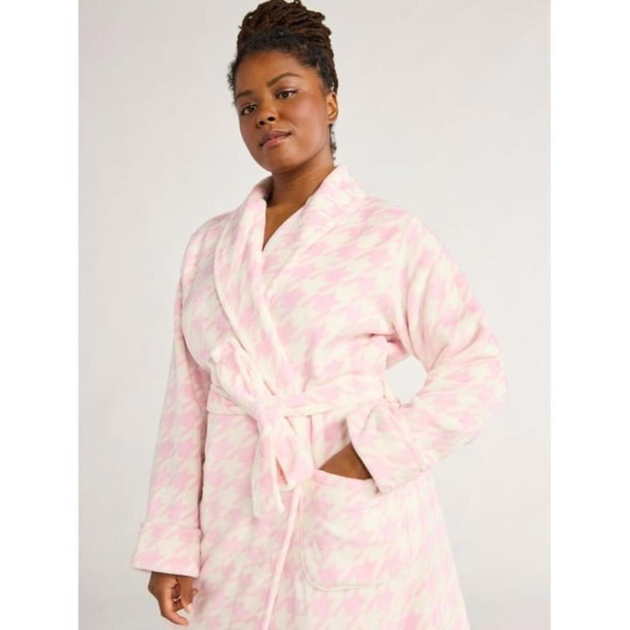 Joyspun Women's Plush Robe Cozy and stylish, this... | Depop