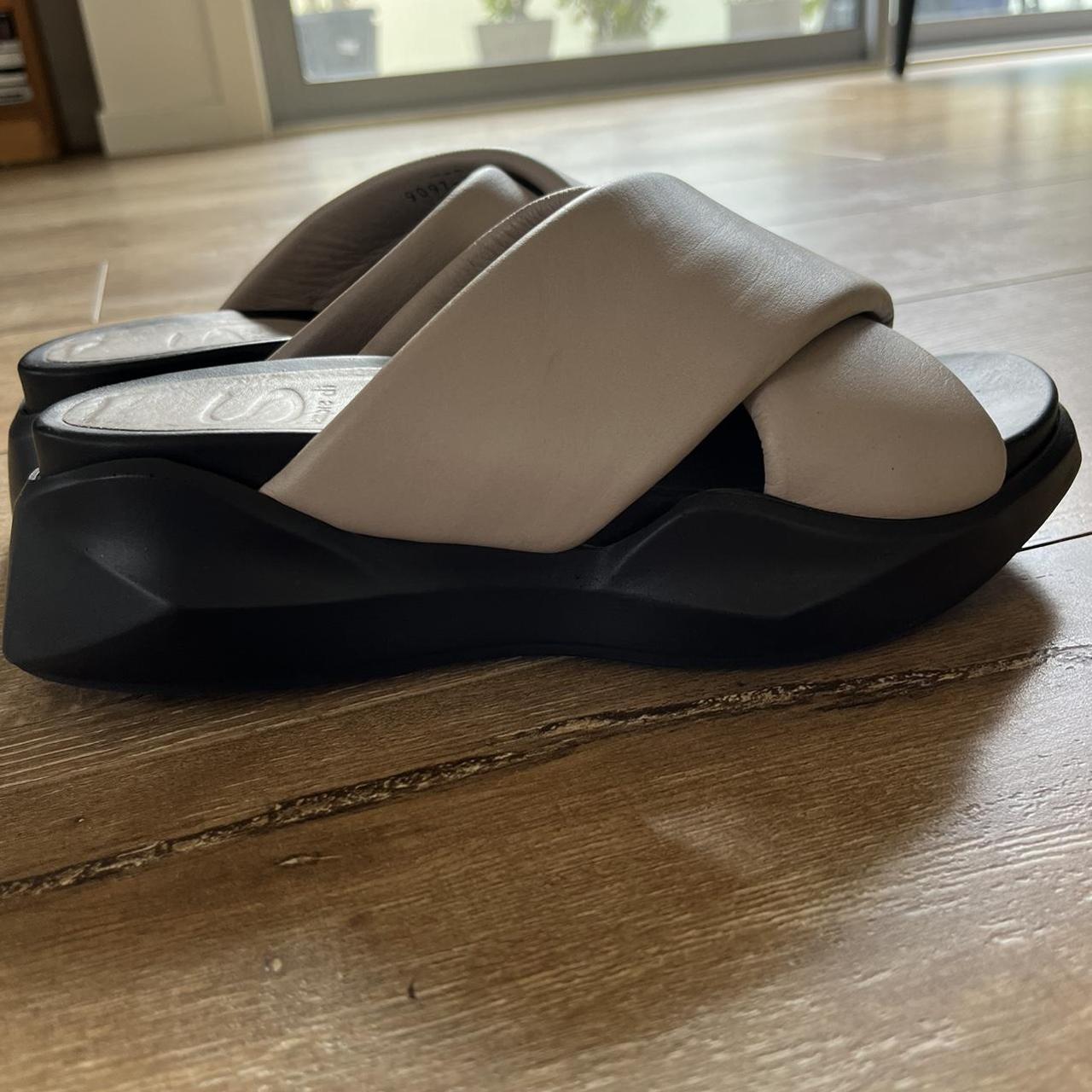 Women's Cream and Black Slides | Depop