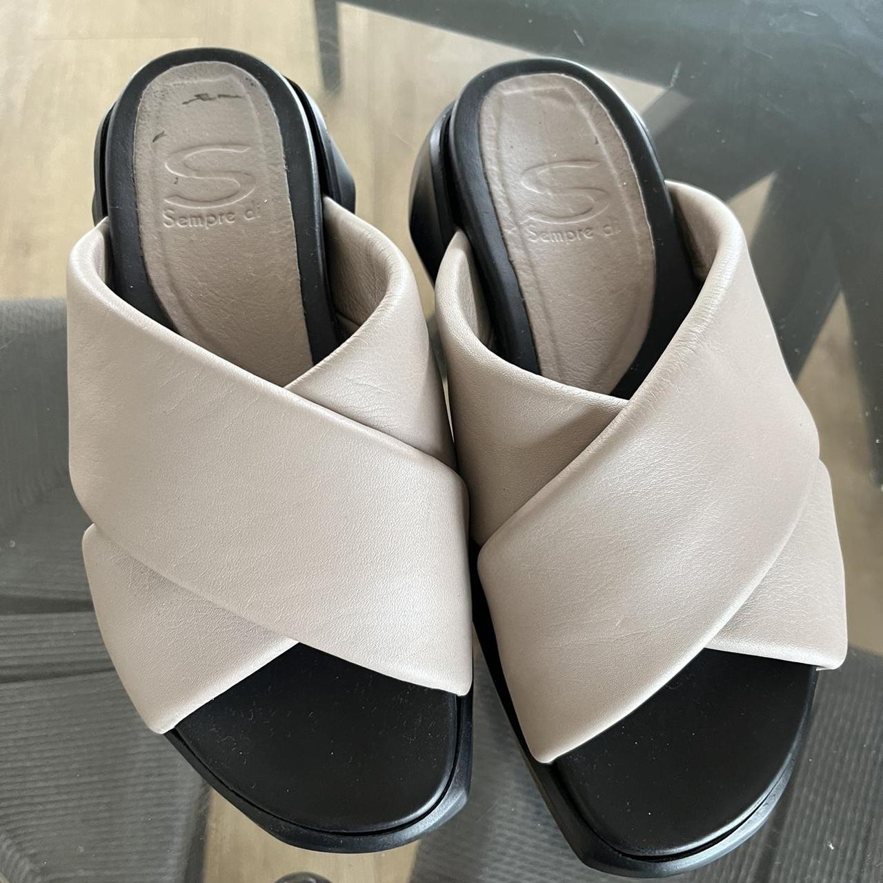 Women's Cream and Black Slides | Depop