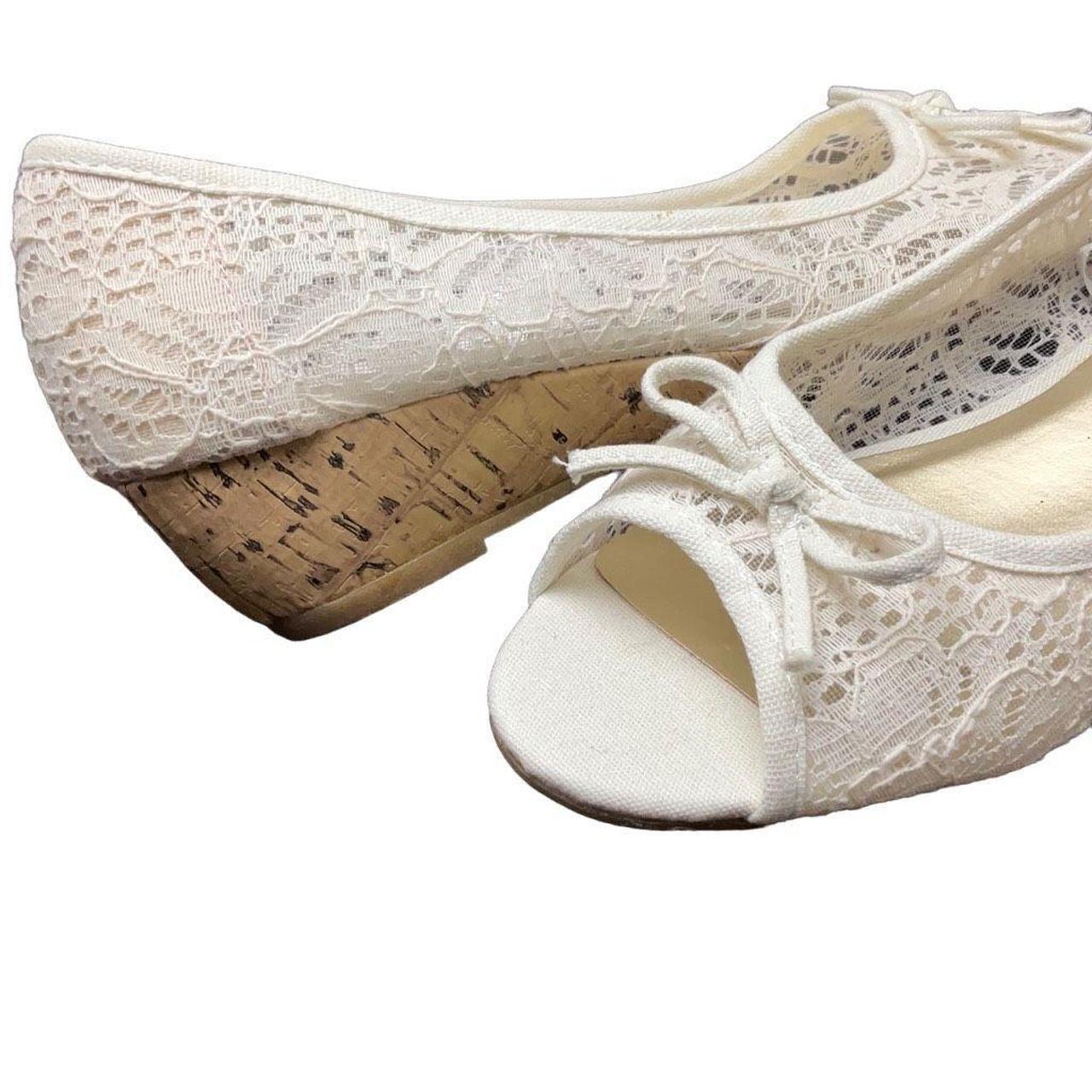 Seychelles Women's Cream Courts | Depop