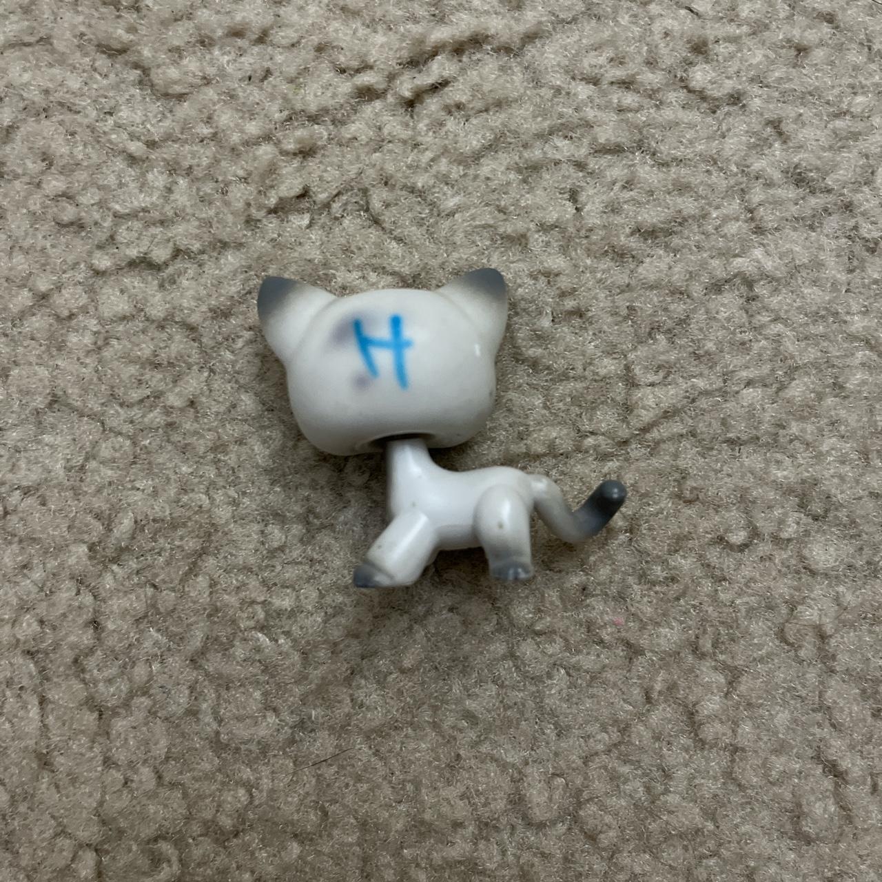 lps shorthair cat 125 there is a blue H on the head... - Depop