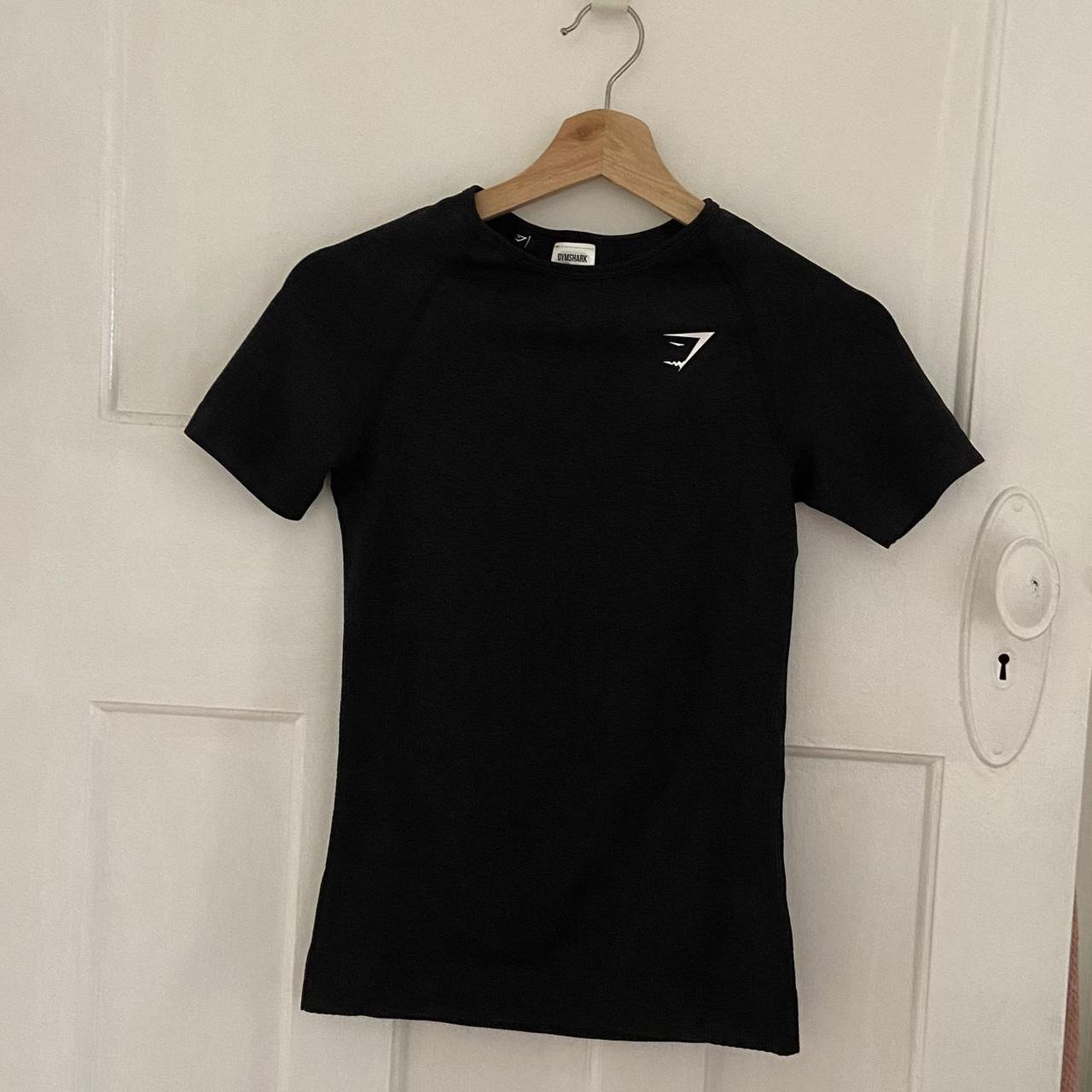 Women’s Gymshark tee more of an XS fit then a S or... - Depop