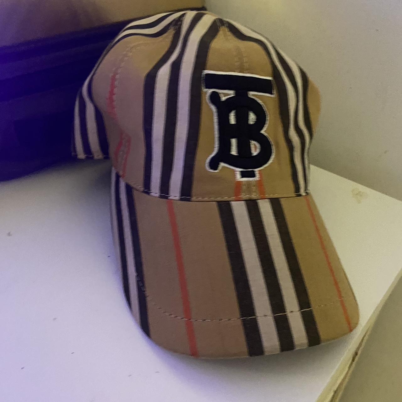 Burberry Hat - Depop