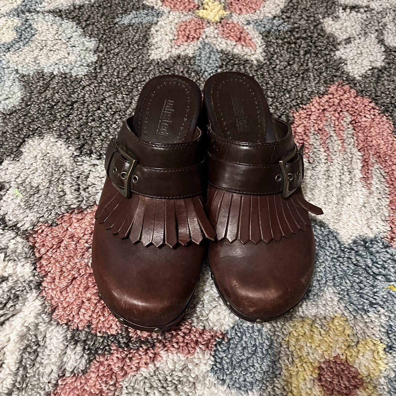 Super cute 90s/2000s chunky clogs!! Missing one of... - Depop