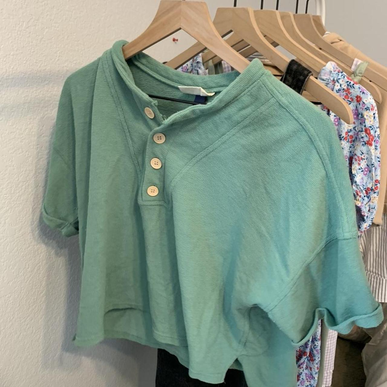 Universal Thread Women's Green Crop-top | Depop