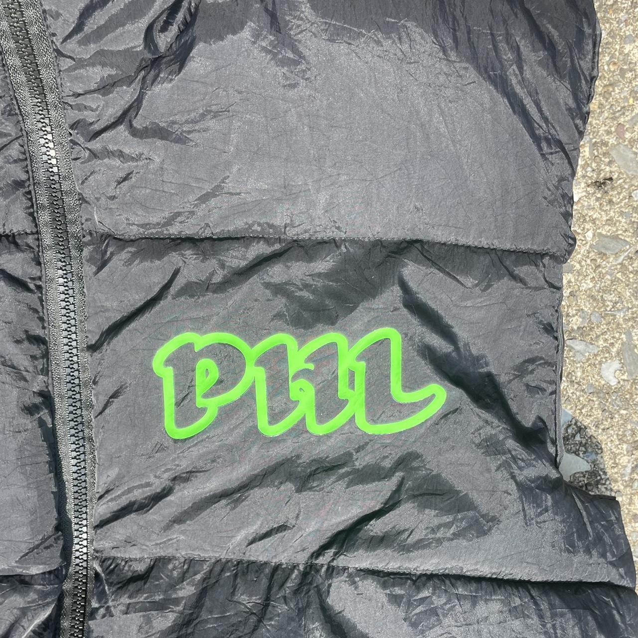Bird Gang PHL black puffer vest XXL Design shows no... - Depop