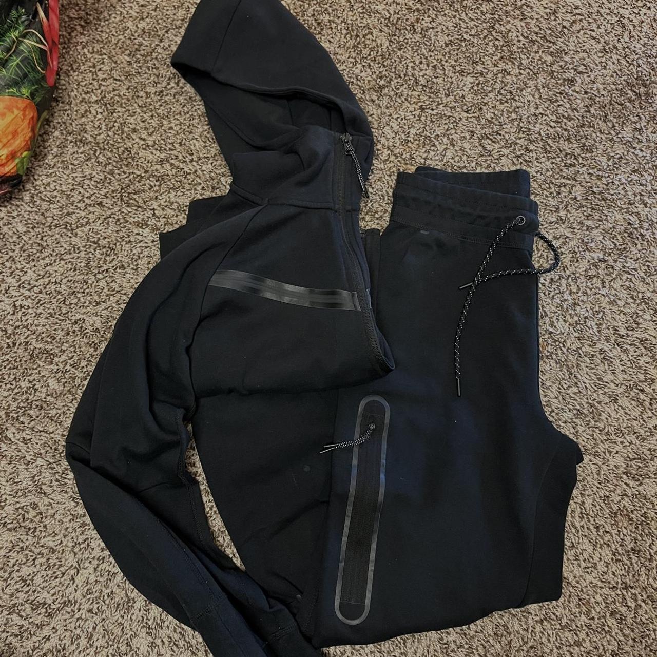 Nike Tech (Top & Bottom- XS in womens) - Depop