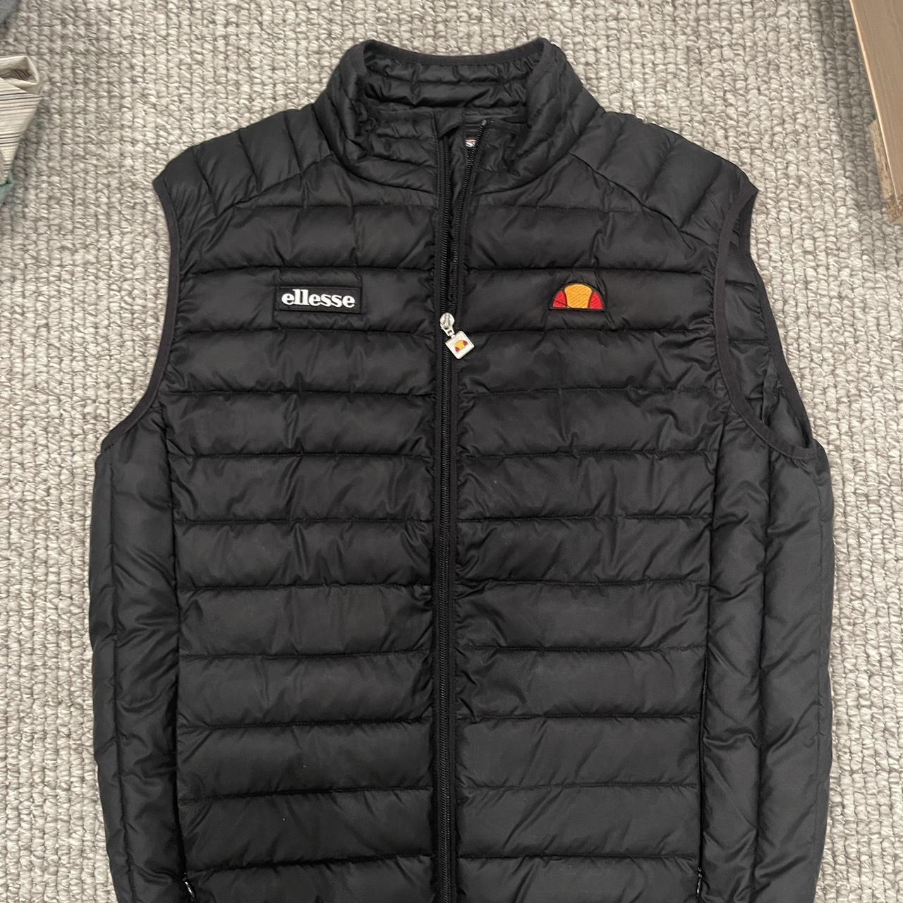 ellesse black puffer vest size L - Depop