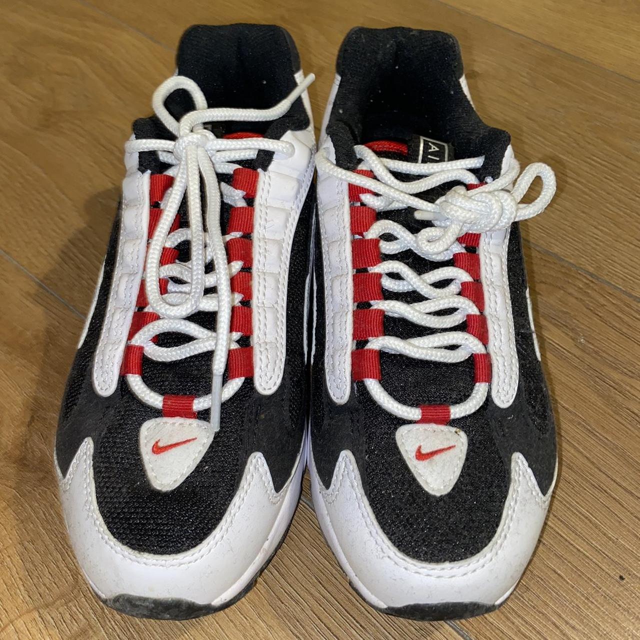 Nike Women's Red and White Trainers | Depop