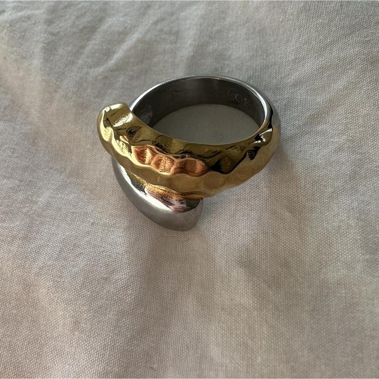 super cool two toned silver and gold ring fits... - Depop