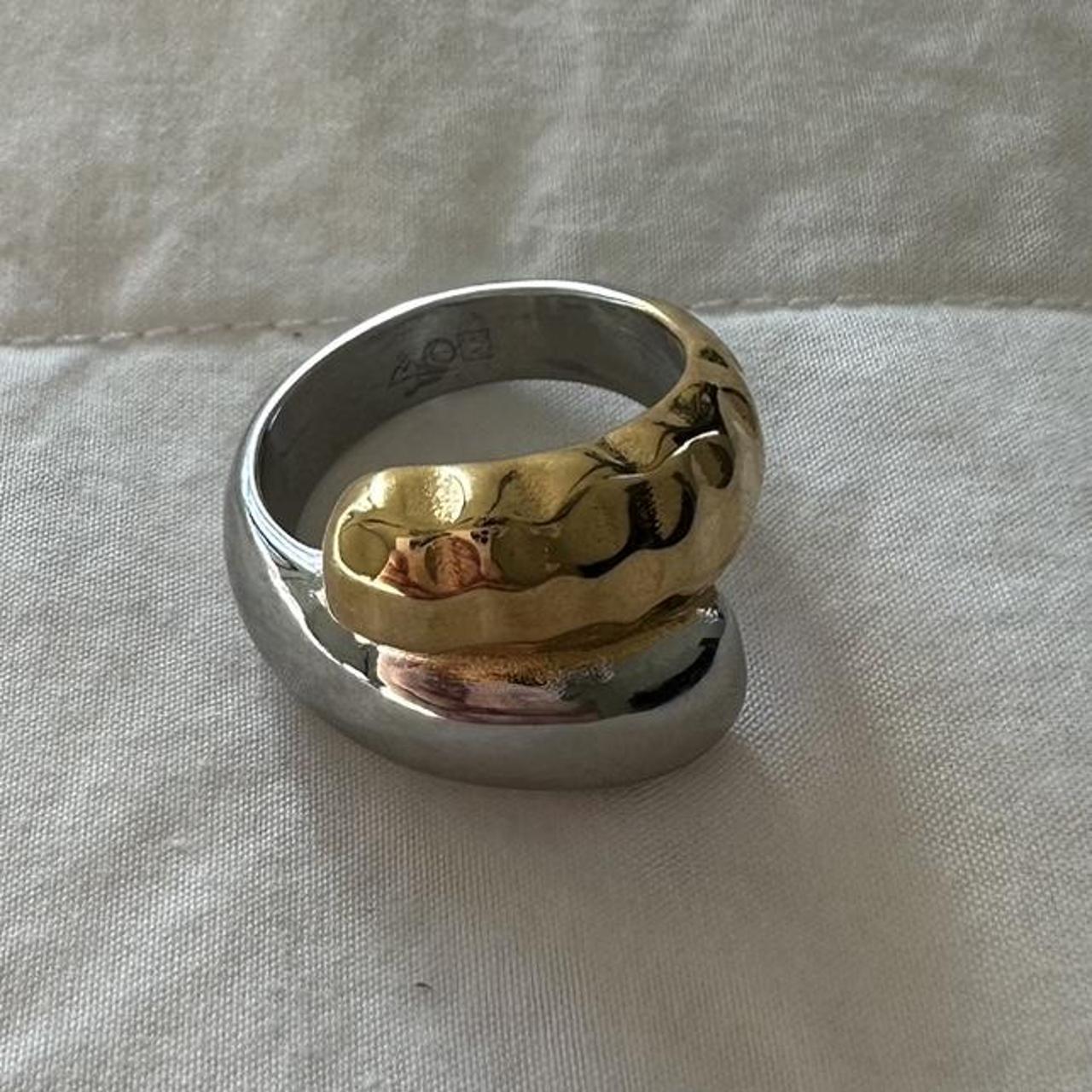 super cool two toned silver and gold ring fits... - Depop