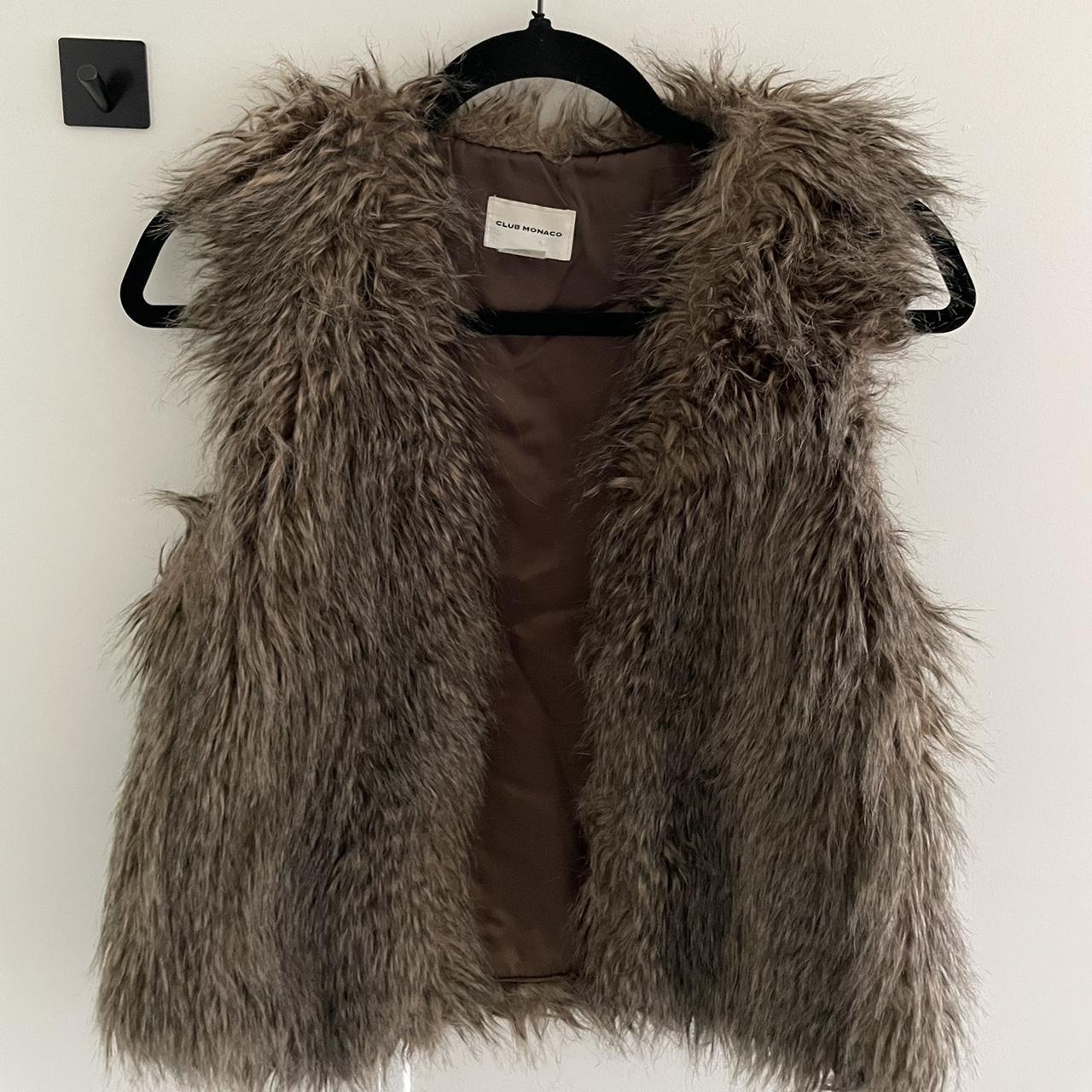 Club Monaco Women's Gilet | Depop