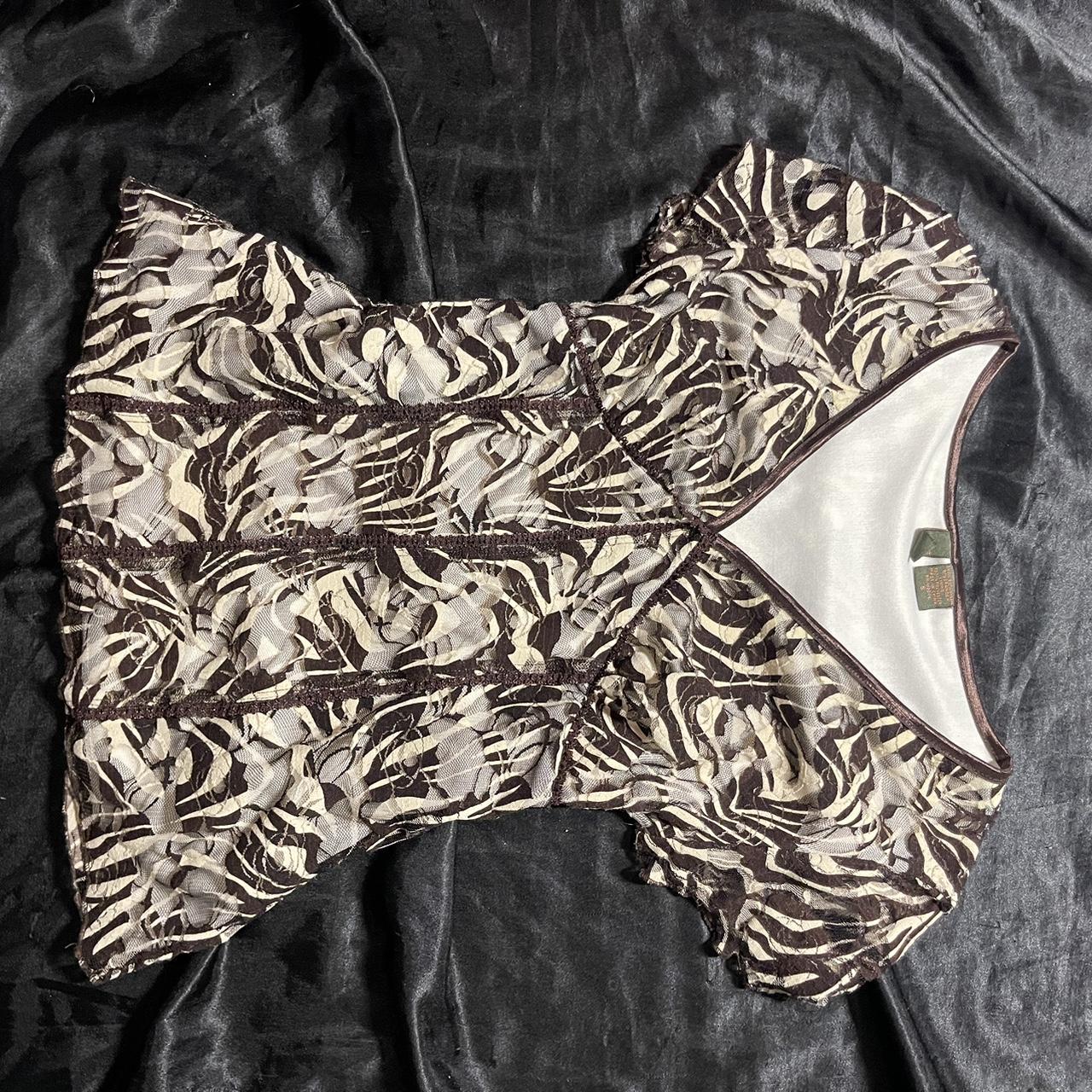 Small fitted y2k v neck w zebra print! #y2k #grunge - Depop