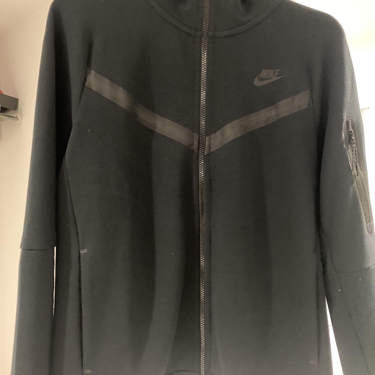 black nike tech fleece worn size m - Depop