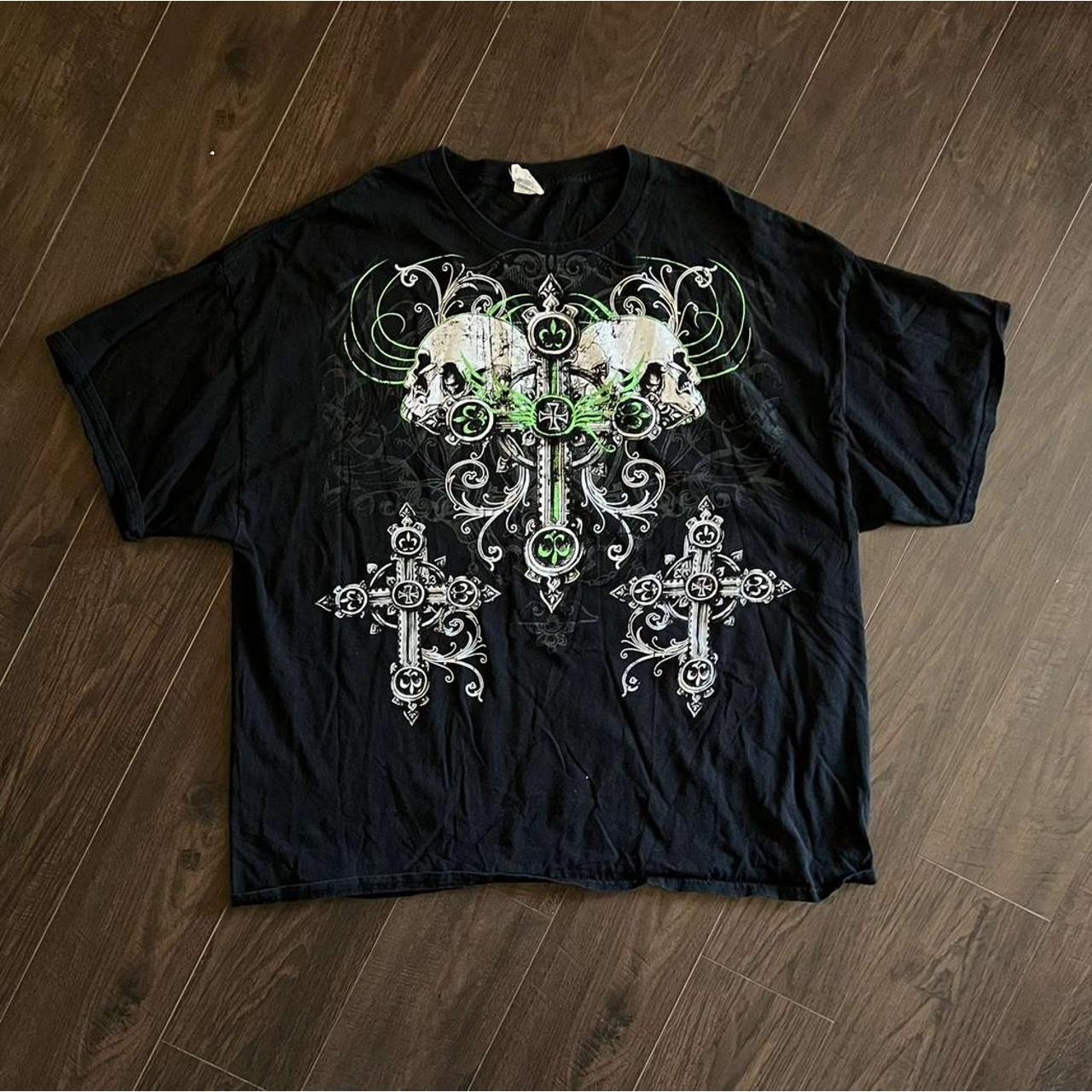 Grunge Y2K tee perfect for your streetwear or skater... - Depop