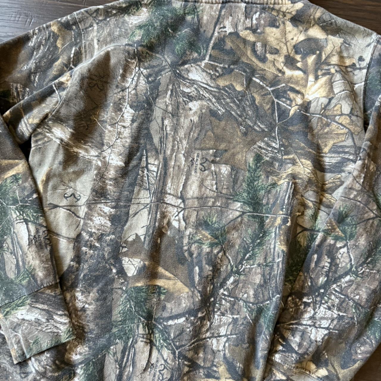 Realtree camo hoodie Measures 21x26 fits... - Depop