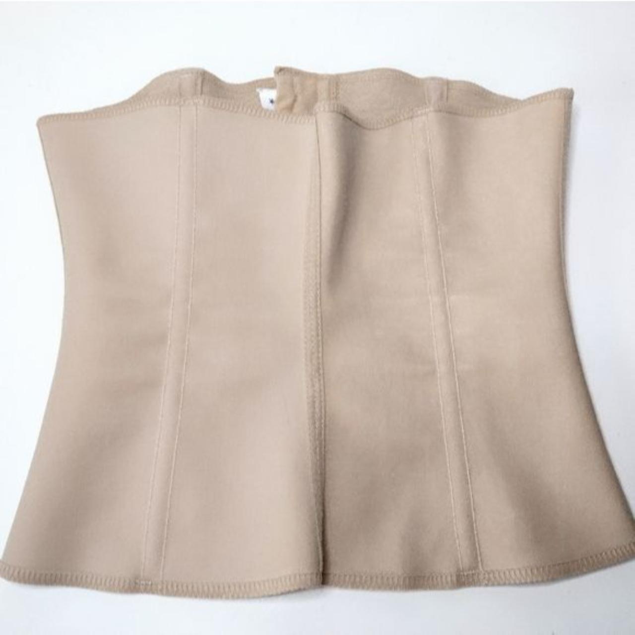 Item is pre-owned and in very good condition with no... - Depop