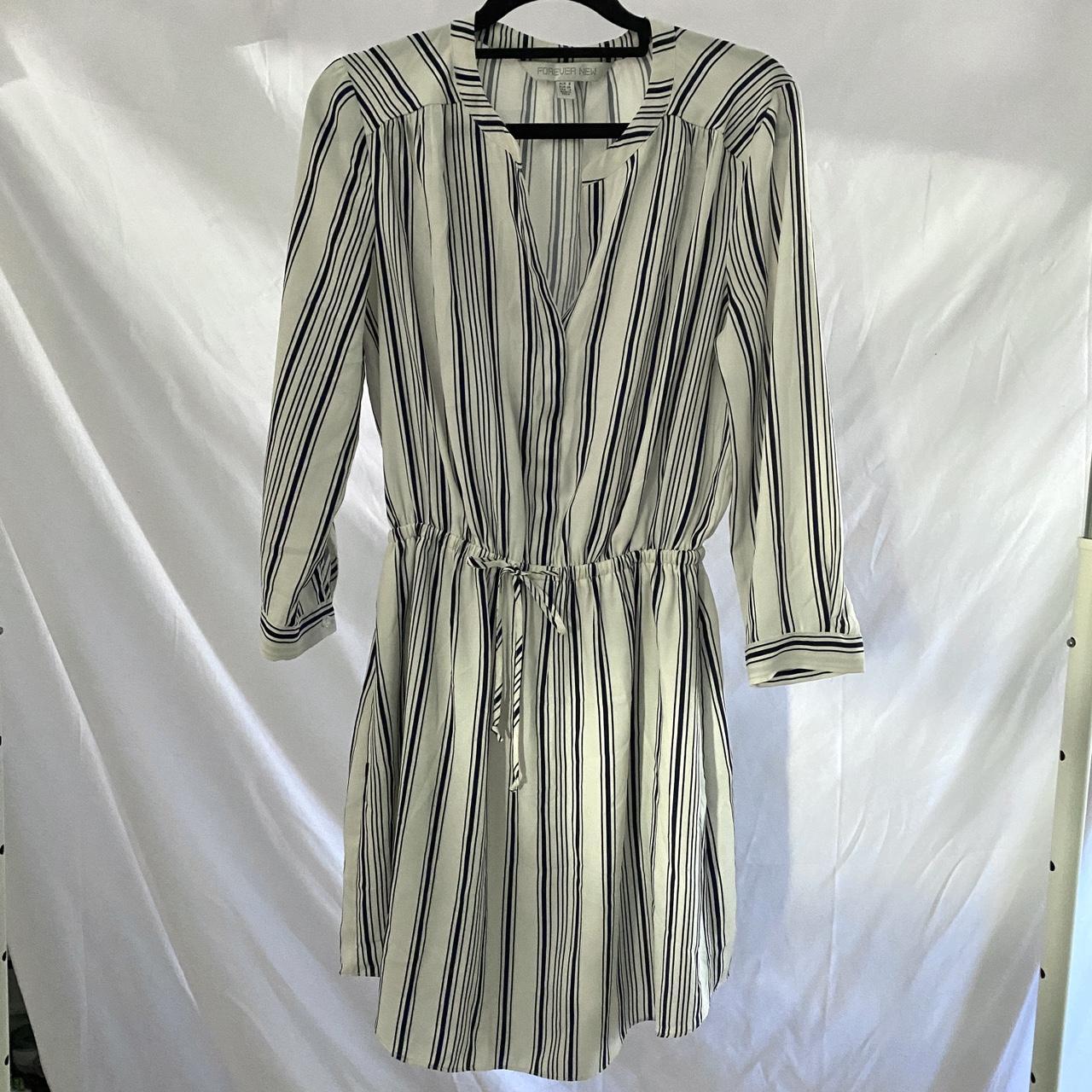 Forever new dress. Elegant design and comfortable... - Depop