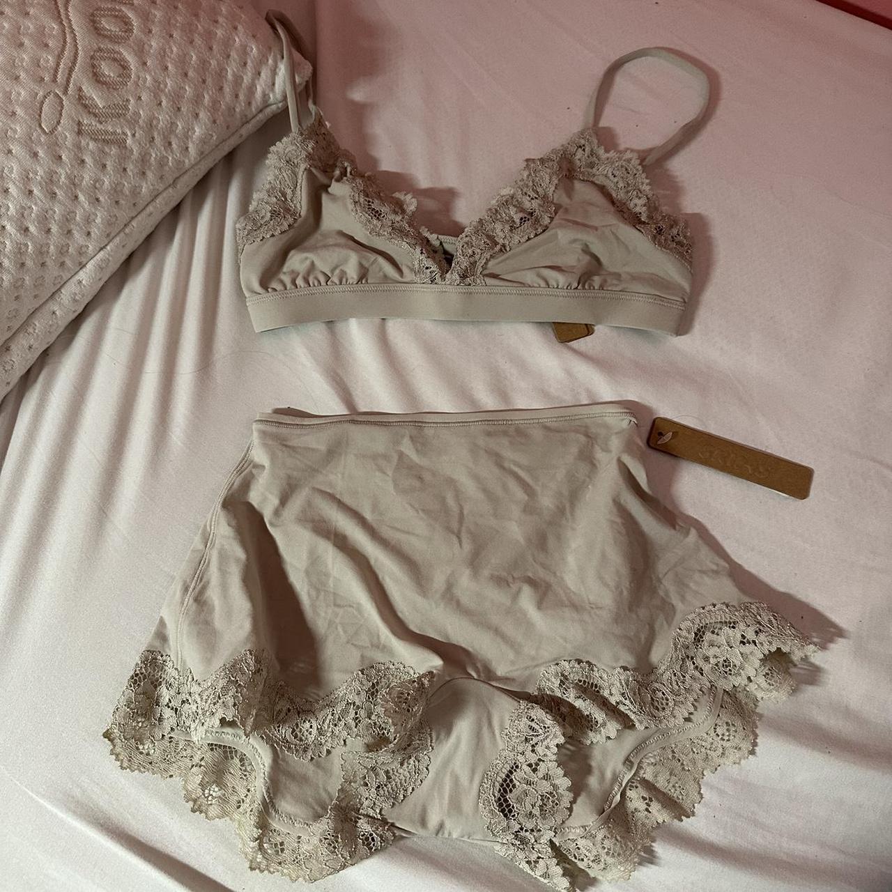SKIMS fits everybody lace set brand new w tags,... - Depop