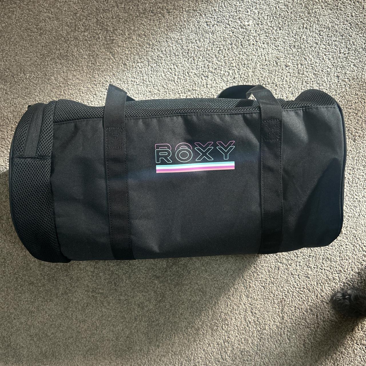 Roxy Duffle Bag Brand New - Still has tags on it.... - Depop