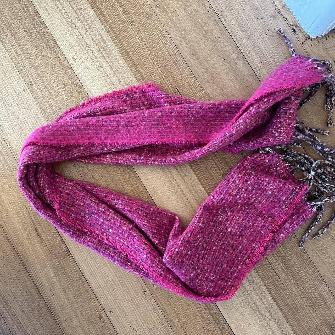 Pink wool scarf - Depop