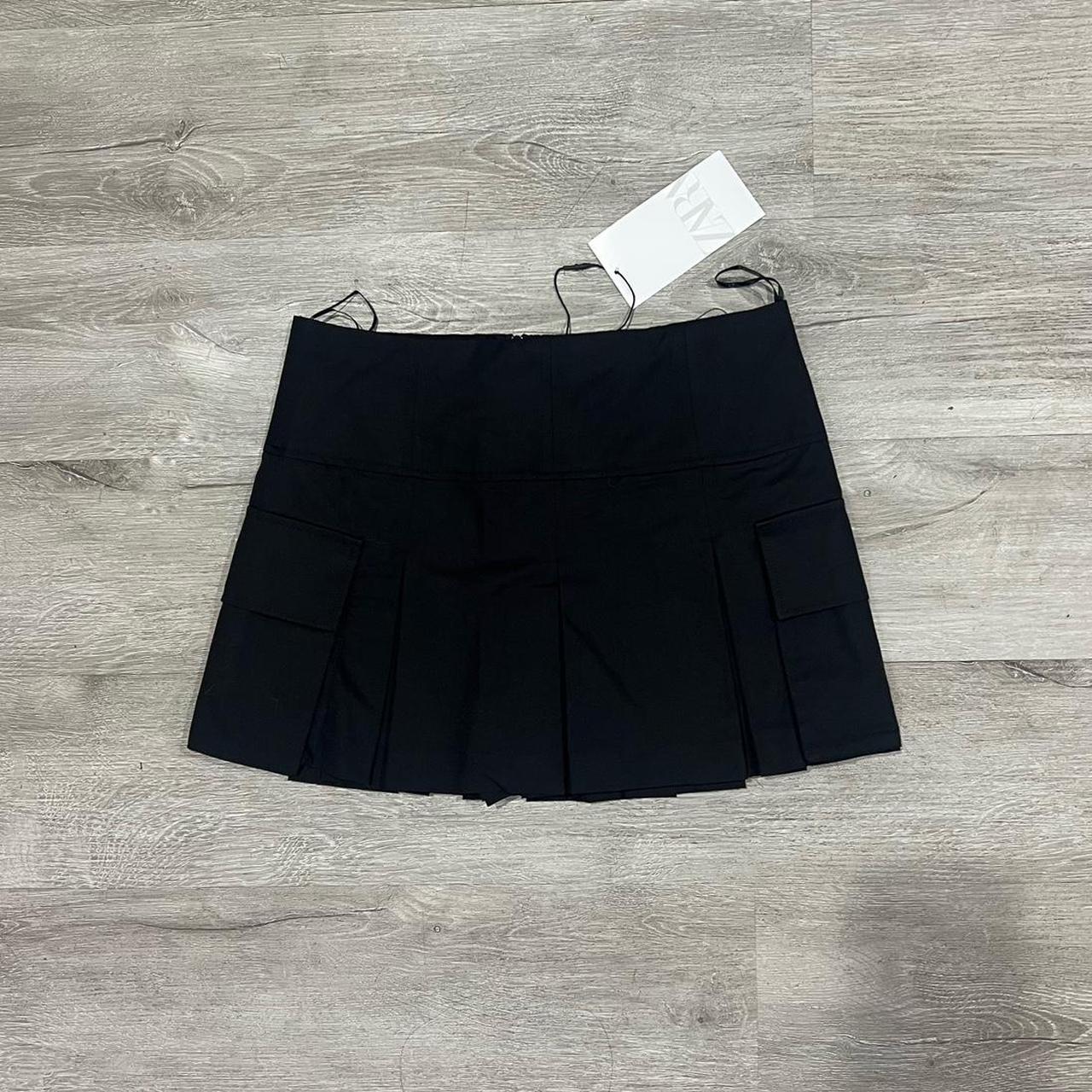 Zara Pleated Mini Skort So cute looks like a skirt... - Depop