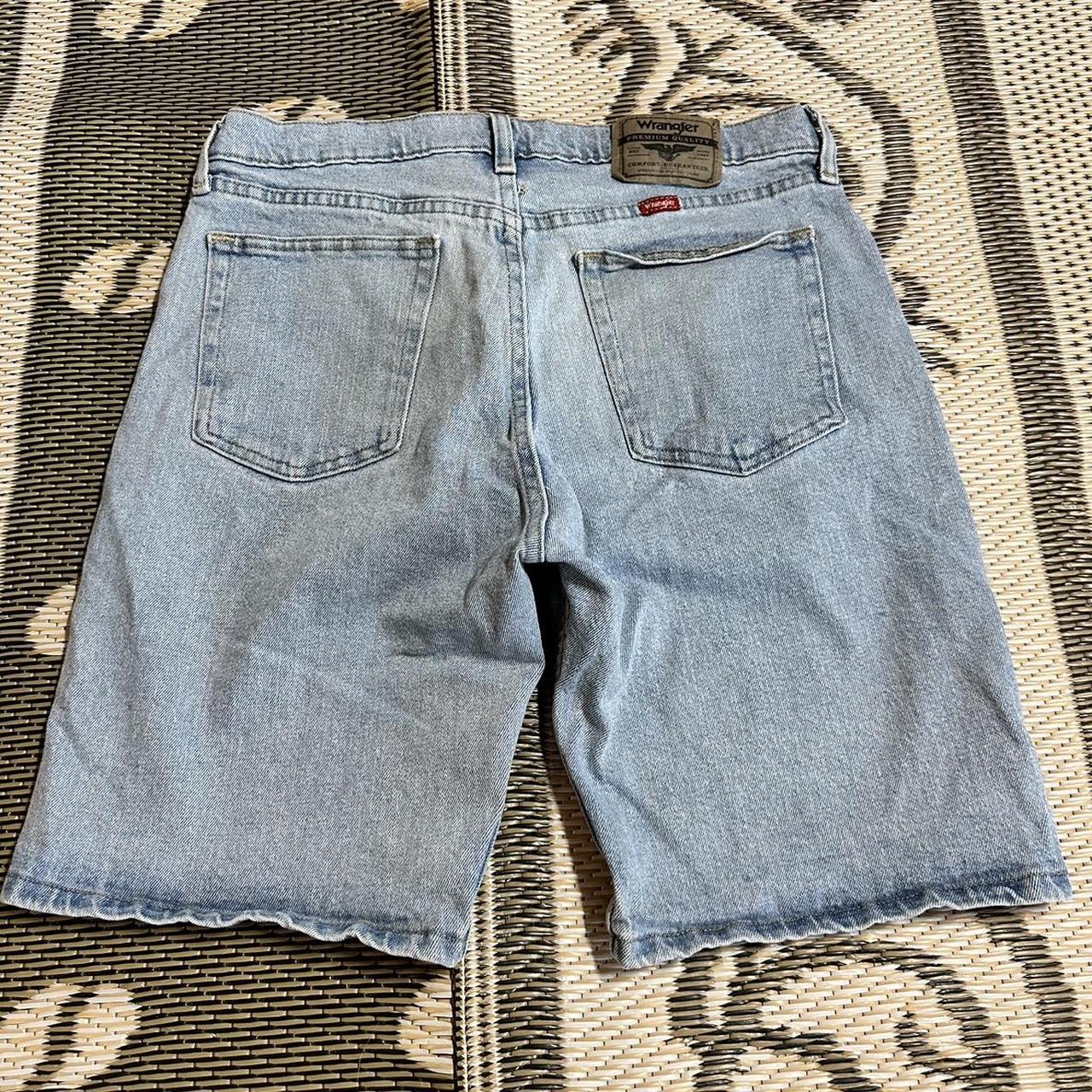 baggy washed wrangler jorts no flaws 32 - Depop